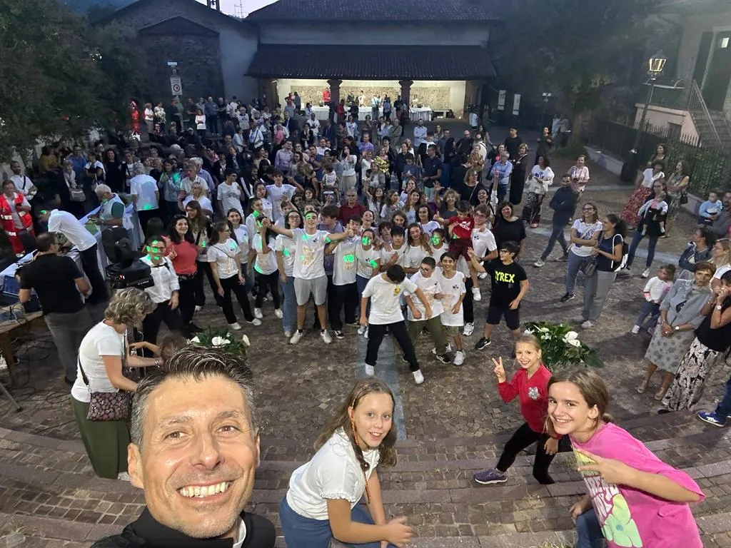 Don Luca Ramello, il parroco influencer. L’oratorio permette di essere comunità cristiana