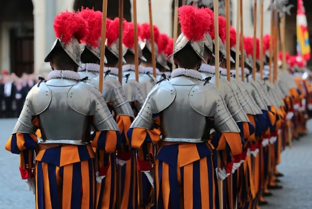 Nove reclute iniziano la preparazione nella Guardia Svizzera Pontificia