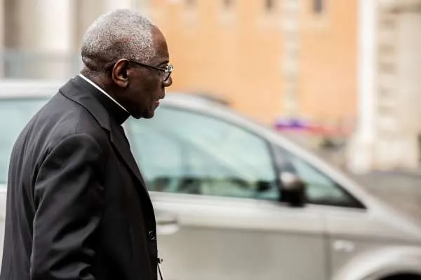 Il Cardinale Sarah conferma: "Benedetto XVI informato, assoluta ...