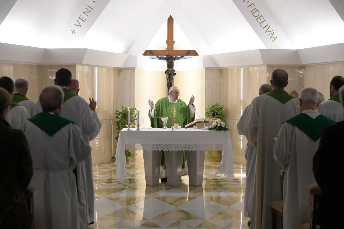 Papa Francesco: "Portare la croce e accettare le umiliazioni: è la ...