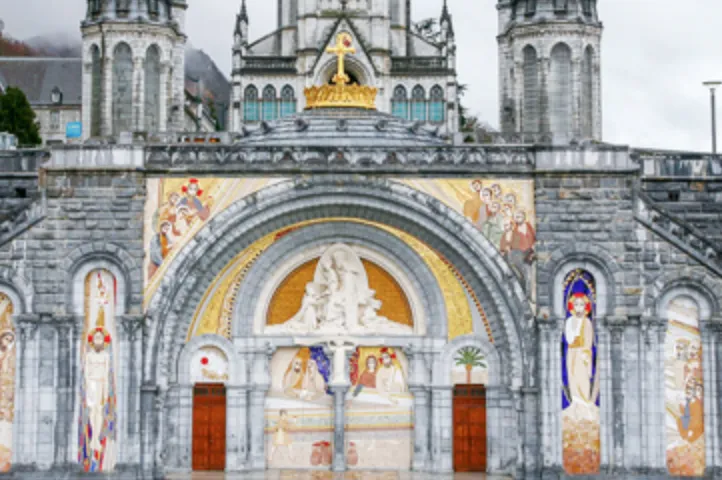 A Lourdes i mosaici di Ivan Rupnik saranno tolti per rispetto delle ...
