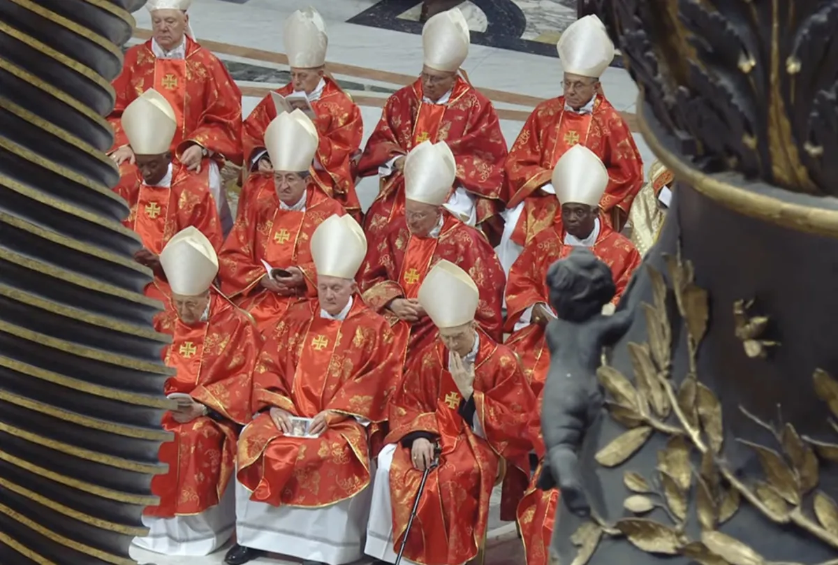 Il cardinale Re, che la Chiesa sia sempre “casa e scuola di comunione”